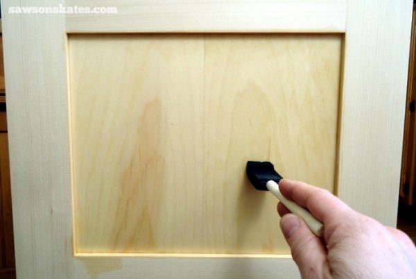 3 Reasons Why I Always Apply a Tea Stain to my DIY Furniture