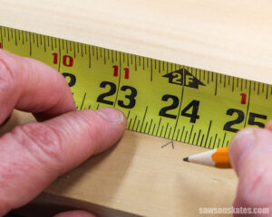 How to Use a Tape Measure Correctly (Tips for Success) | Saws on Skates®