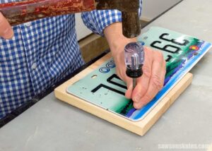DIY License Plate Birdhouse (19 Step-by-Step Photos) | Saws on Skates®