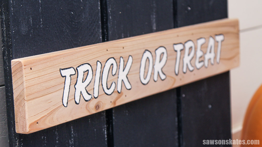 DIY Black Cat Halloween Sign | Saws on Skates®