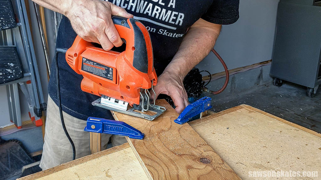 diy-halloween-cat-sign-assembly-4 - Saws on Skates