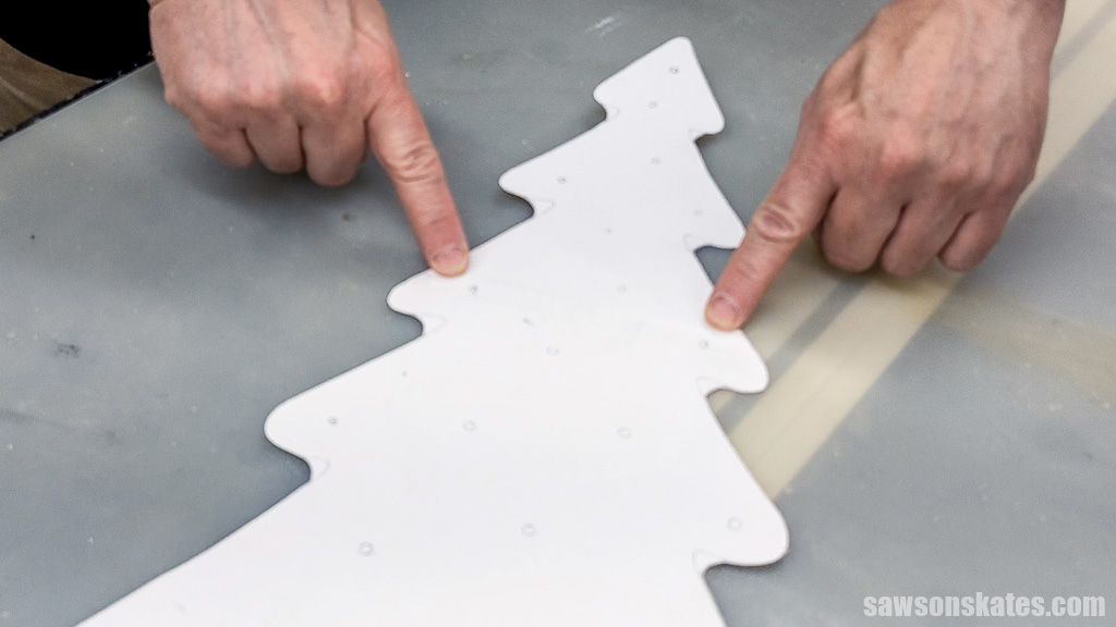 diy-wooden-christmas-tree-with-lights-assembly-5 - Saws on Skates