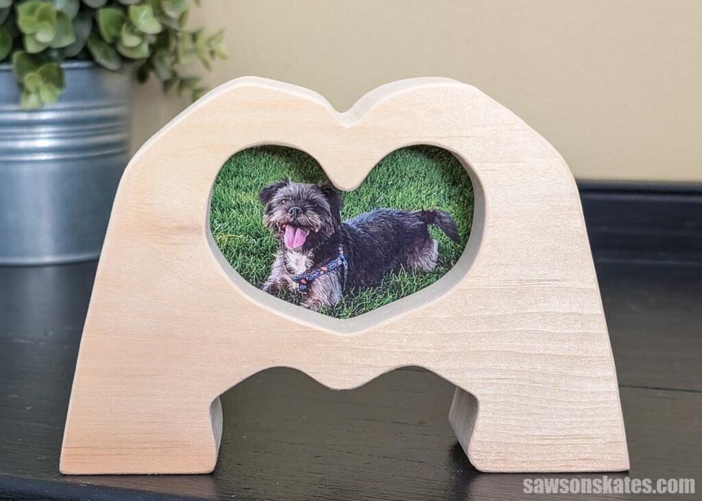 DIY Heart Hands Photo Frame | Saws on Skates®