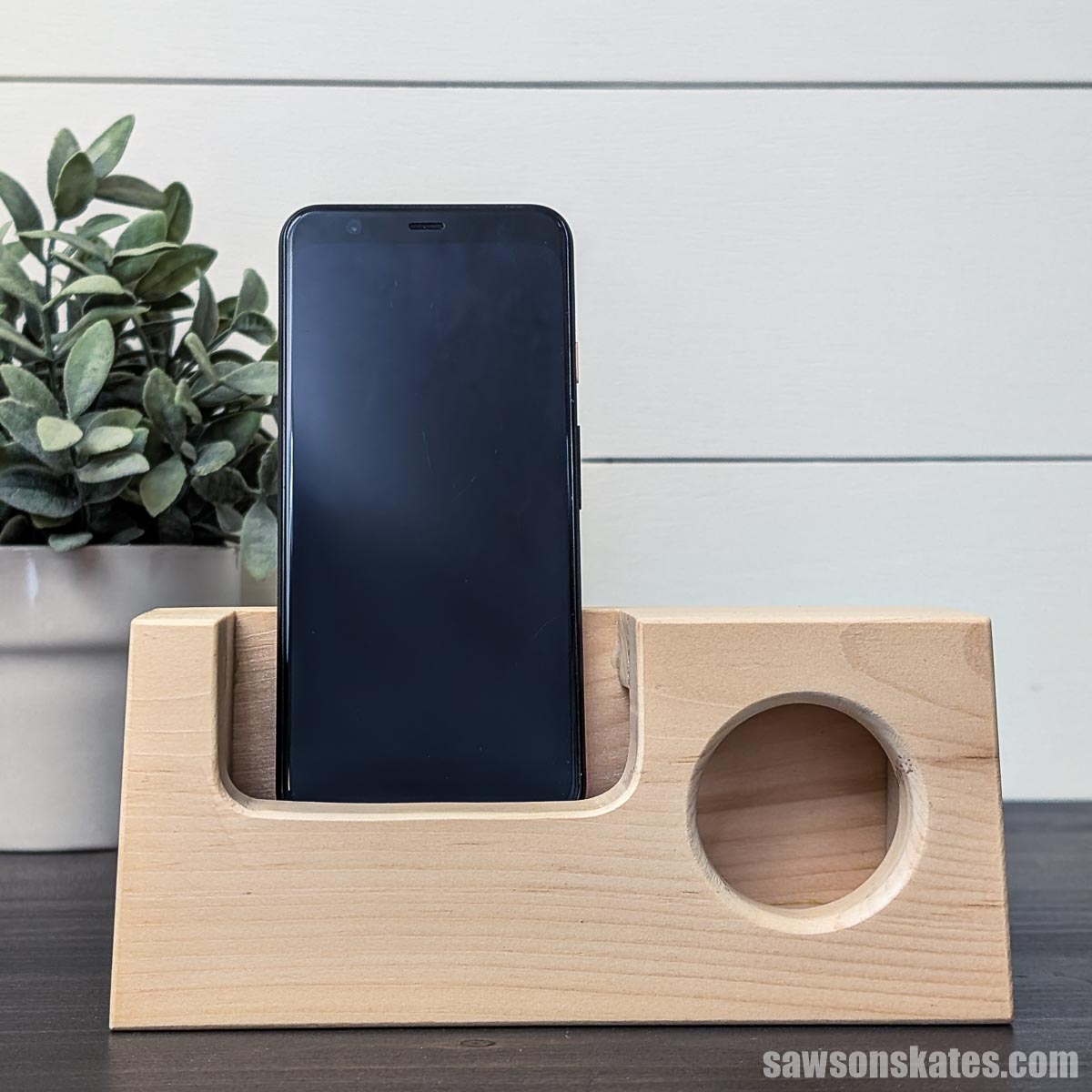 Easy DIY Phone Amplifier Boosts Volume Without Batteries